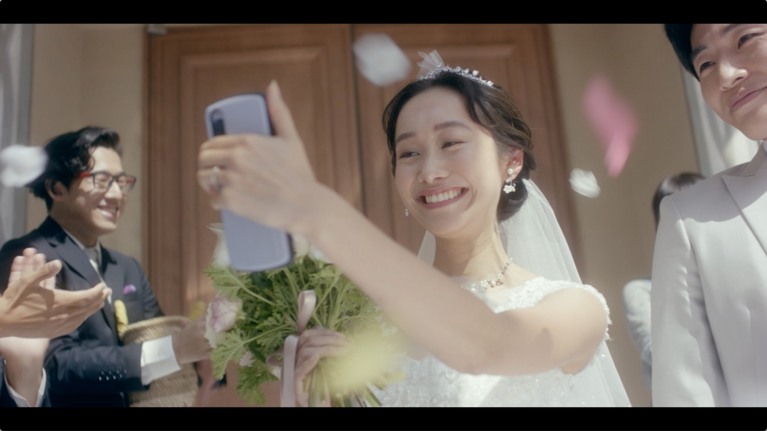 KDDI トビラ CMディレクション ｜ 実績 ｜ 株式会社フラッグ